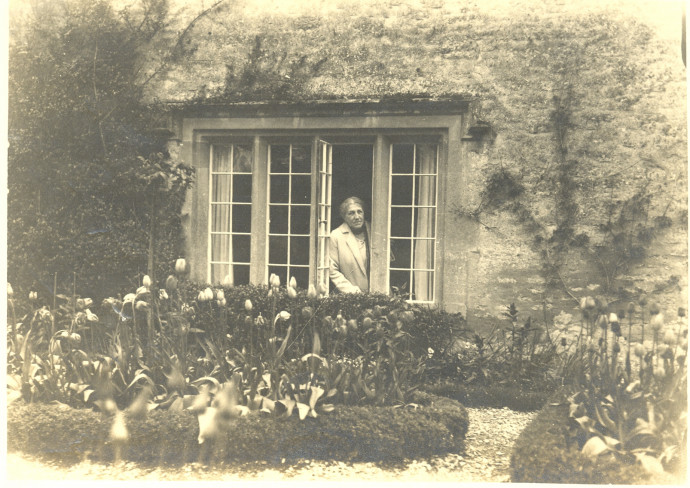 May Morris at Kelmscott - William Morris Gallery